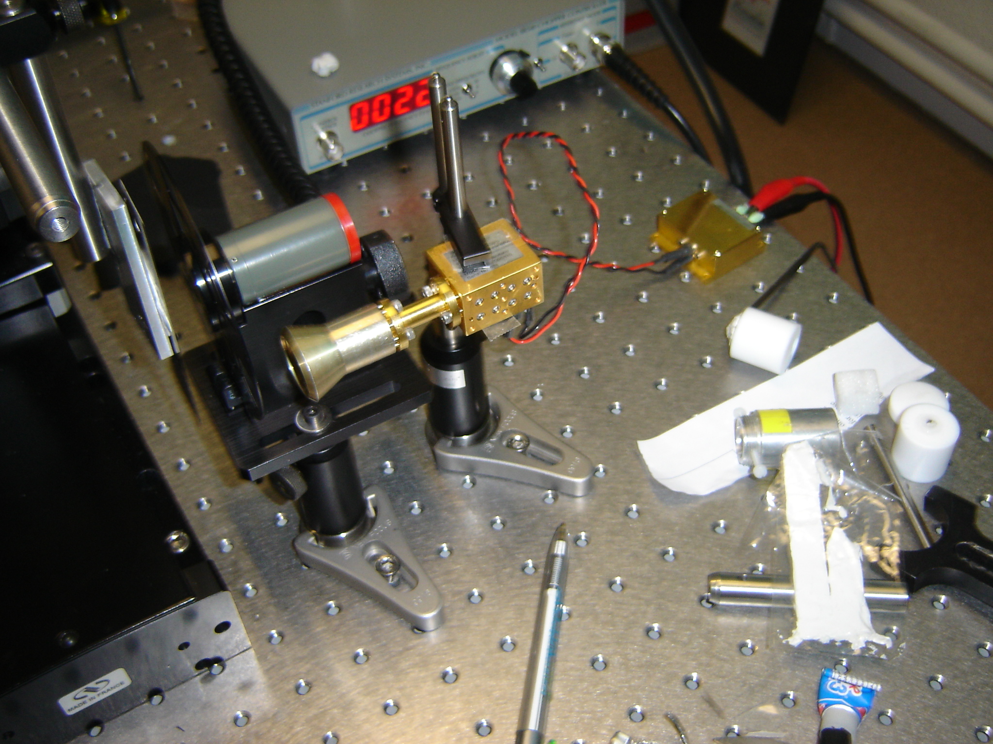 Terahertz imaging and spectroscopy - Non-destructive material testing ...